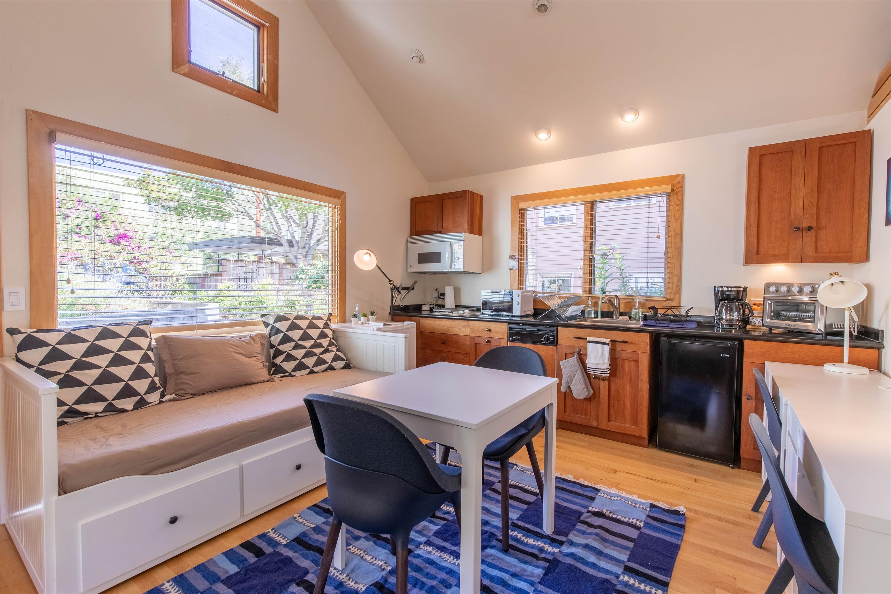 Home [academichousingrentals.managebuilding.com]